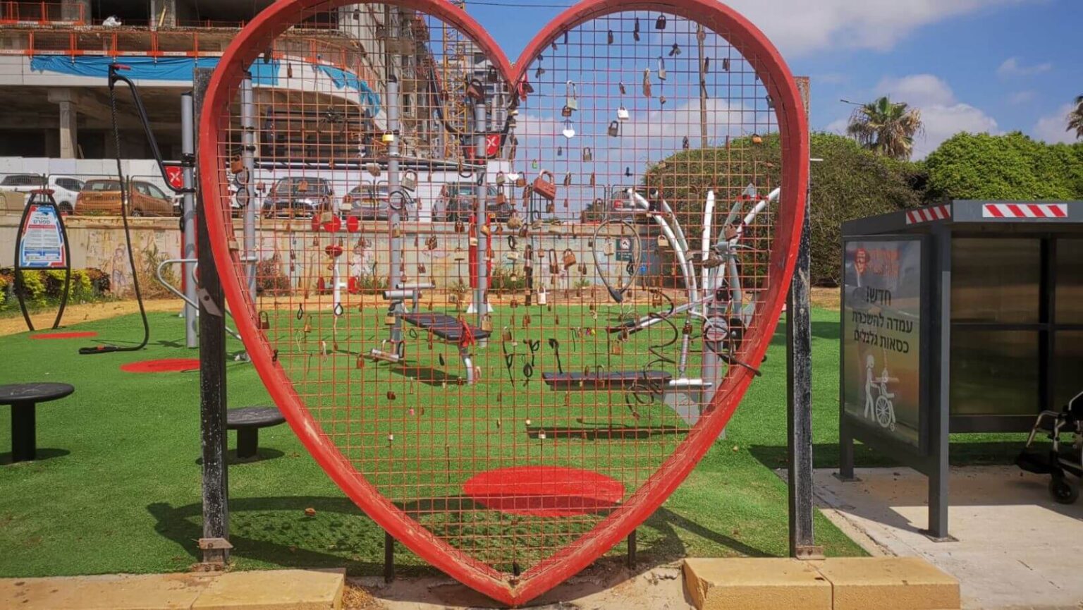 החופים הכי יפים בארץ - 10 חופים ששווה לבקר בהם בקיץ הקרוב • Tip Treks